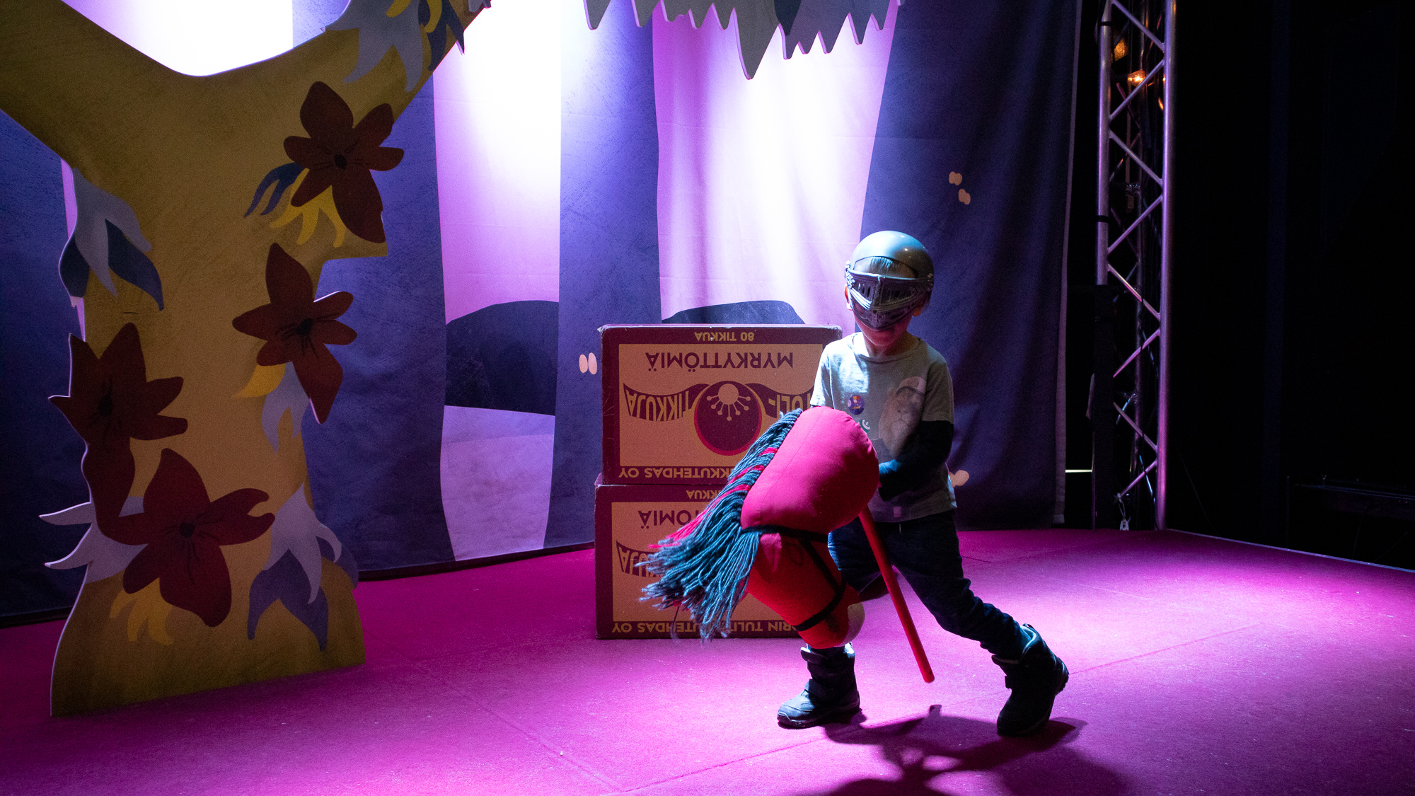 Teatterimuseo - huippupaikka, jossa saa koskea ja kokeilla - Taidekoti